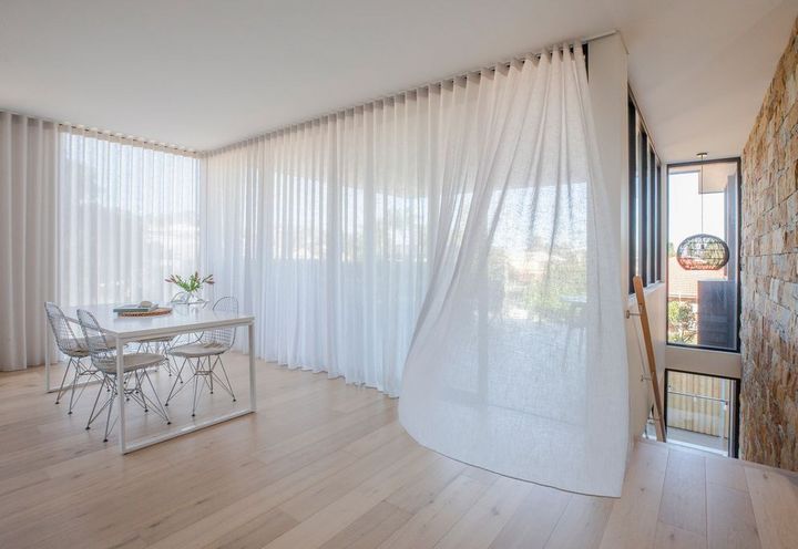 Wave curtains